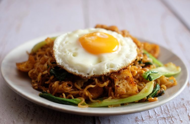 Easy Maggi Mee Goreng - 5 Ingredients + 10 Minutes - New Malaysian Kitchen